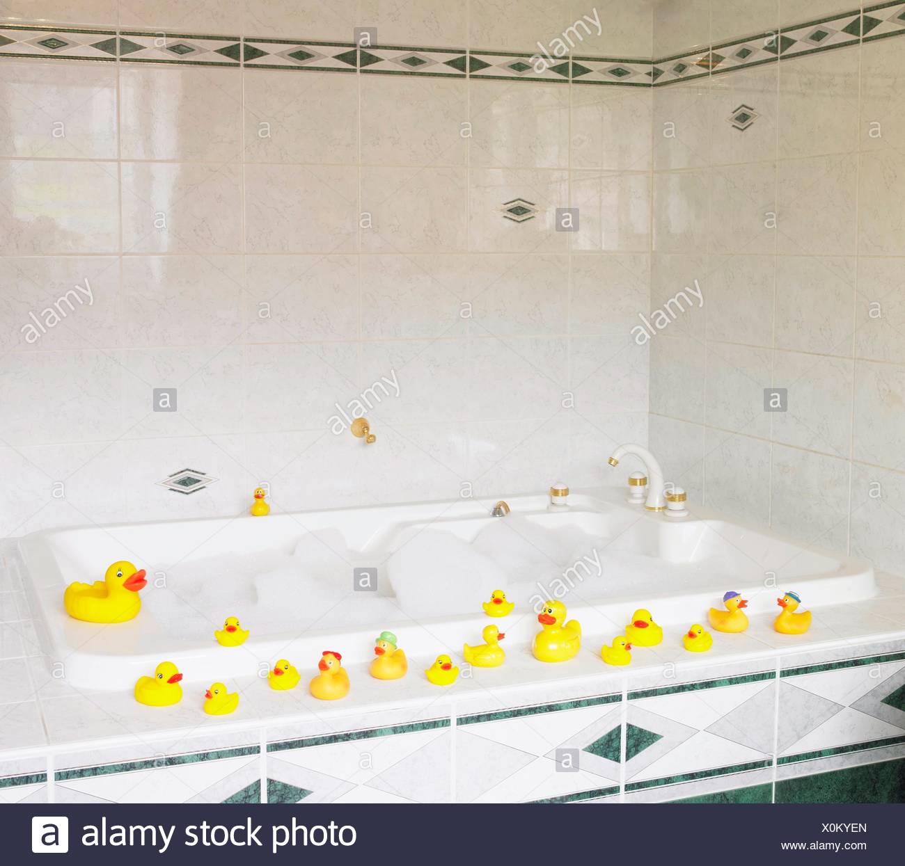 Rubber Ducks Bubble Bath Stock Photos & Rubber Ducks Bubble Bath Stock Images - Alamy