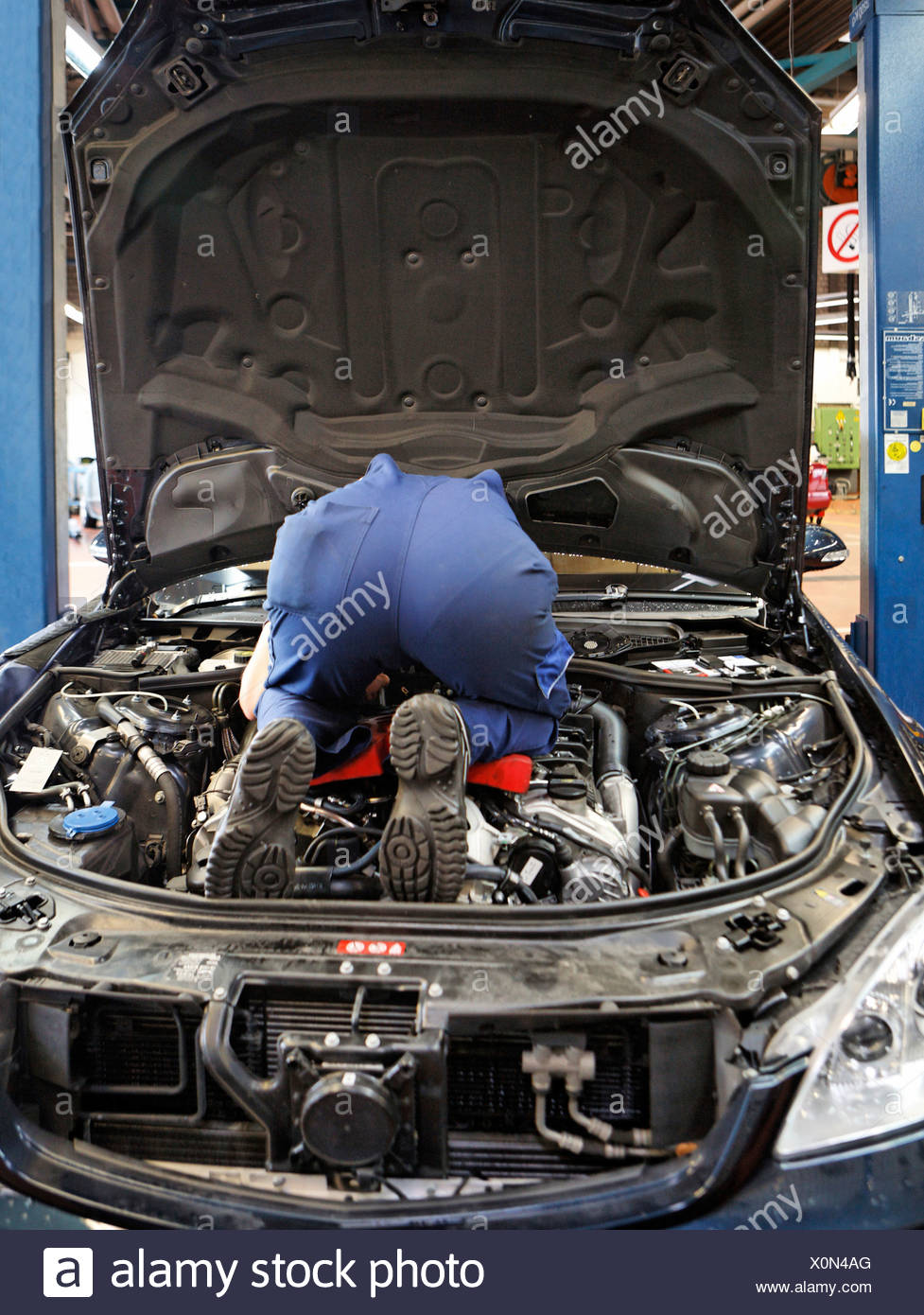 Mechanics Class High Resolution Stock Photography and Images - Alamy