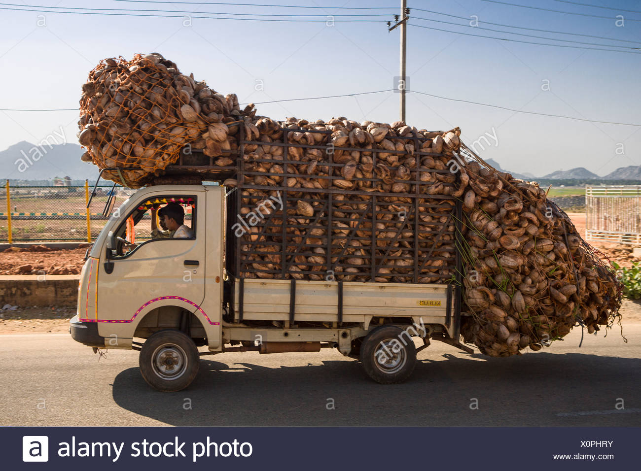 Overload Truck Stock Photos & Overload Truck Stock Images - Alamy