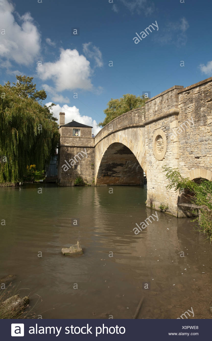 Halfpenny Bridge Lechlade High Resolution Stock Photography and Images ...