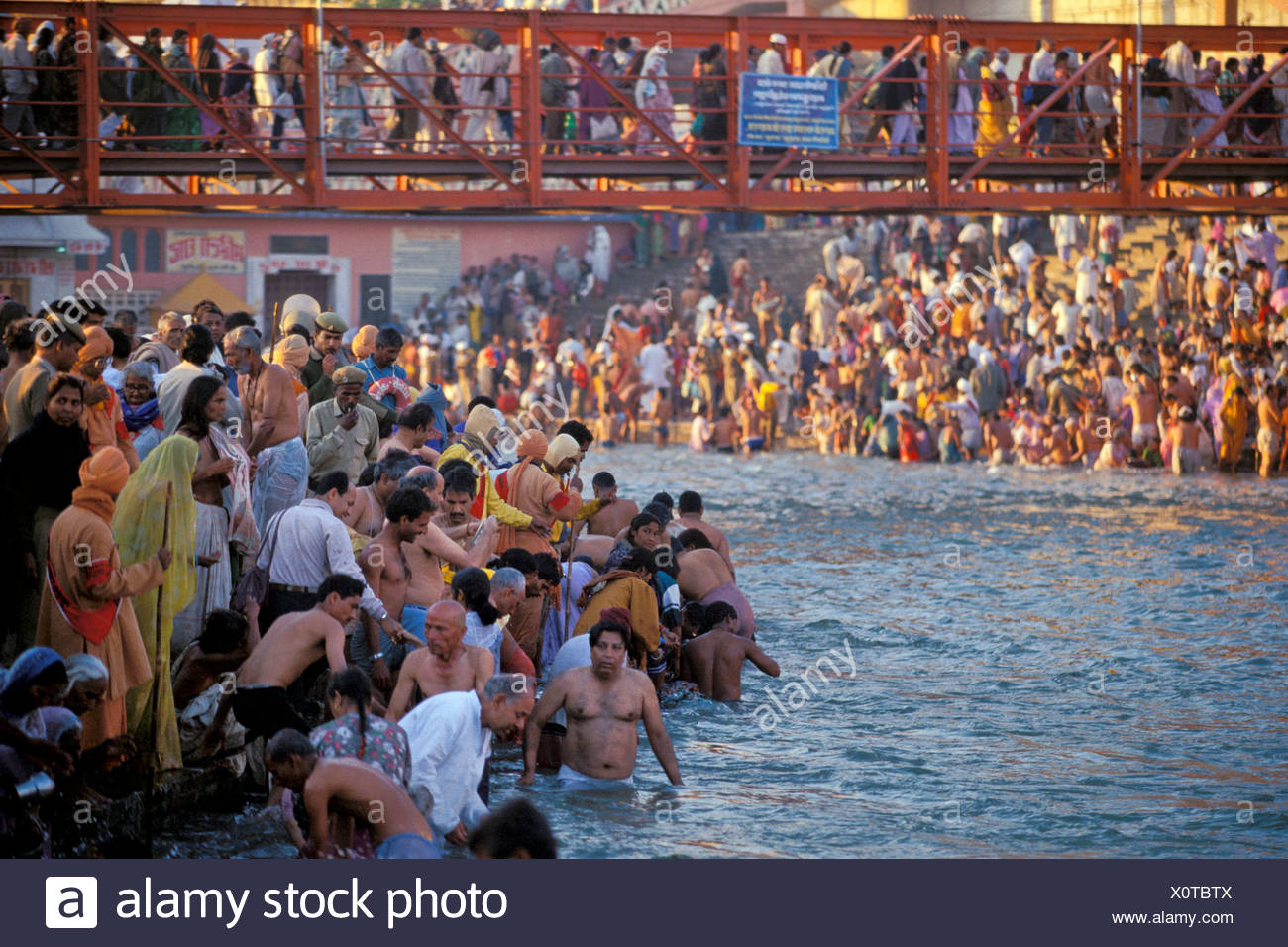 Hindu Pilgrims Ganges River Mela Stock Photos & Hindu Pilgrims Ganges ...