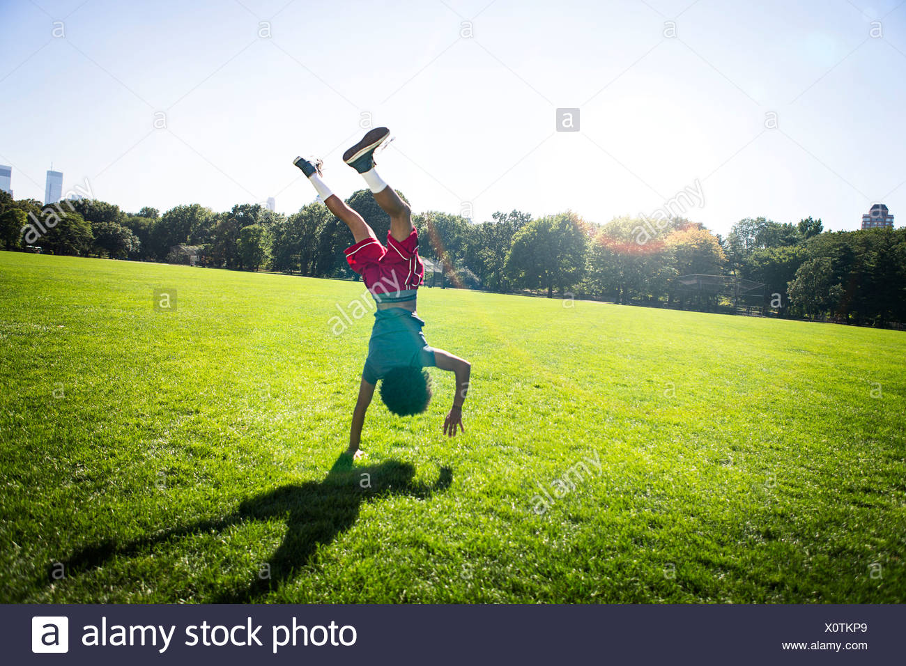 Cartwheel Stock Photos & Cartwheel Stock Images - Alamy