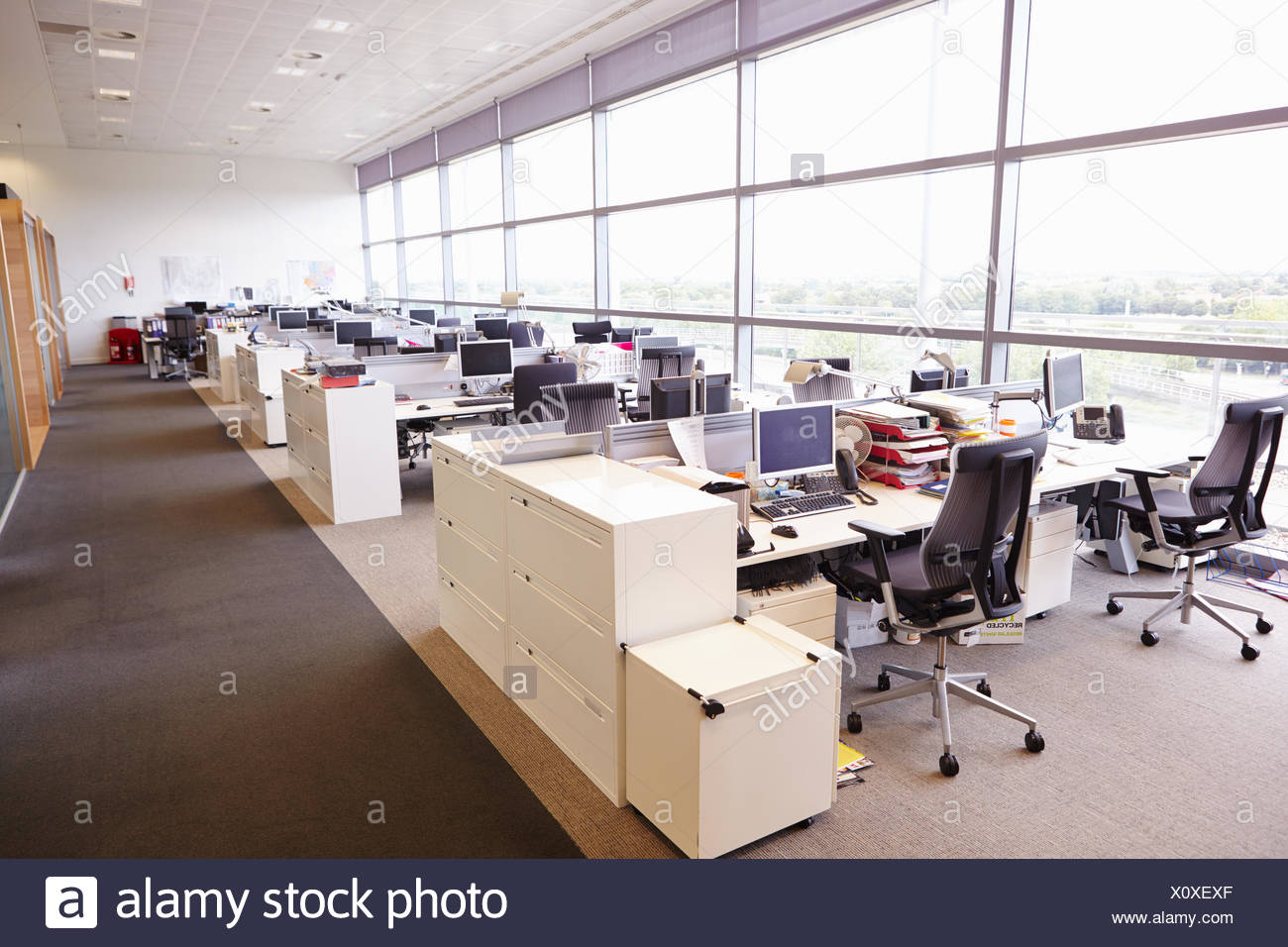 Empty Large Open Plan Office Stock Photos & Empty Large Open Plan ...