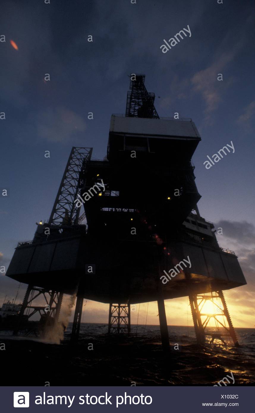 Offshore Oil Drilling Rig Cantilever High Resolution Stock Photography ...