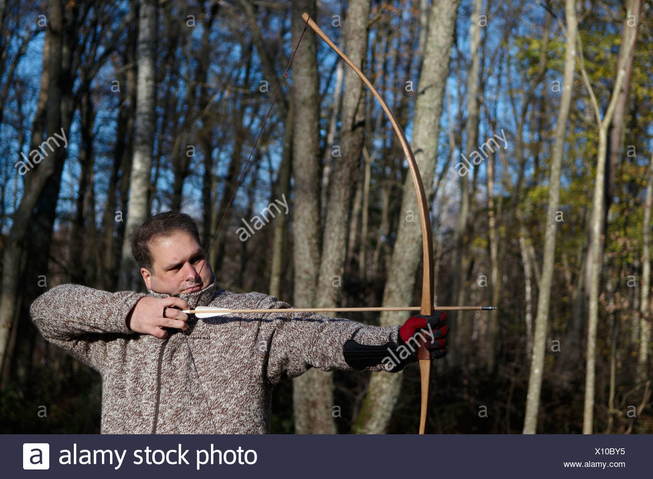 Man Aiming Bow Arrow Man High Resolution Stock Photography and Images ...