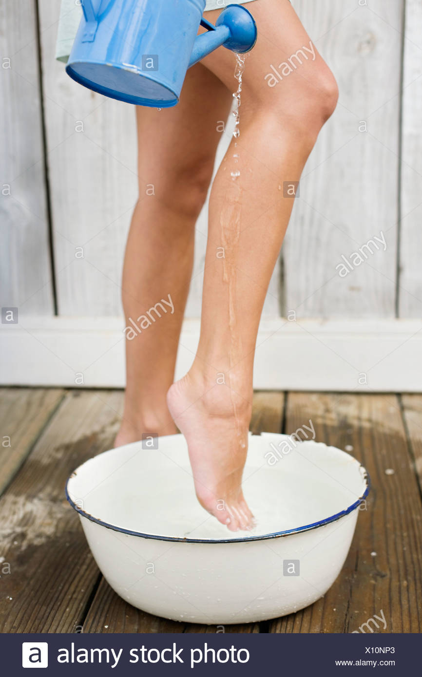 Woman Bowl Washing High Resolution Stock Photography and Images - Alamy