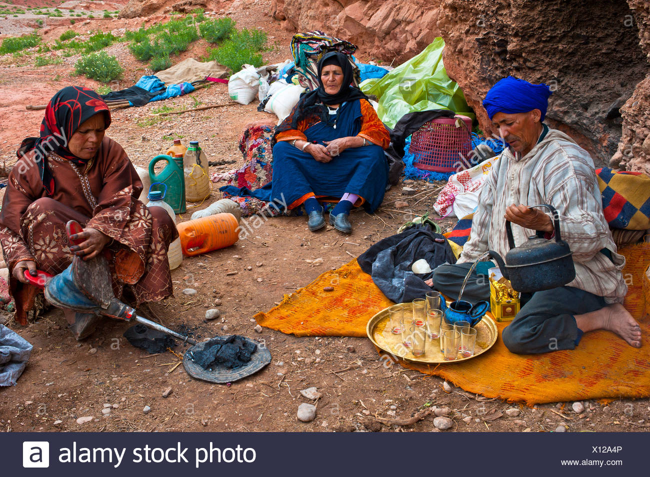 Berber Woman Pouring Tea High Resolution Stock Photography and Images ...