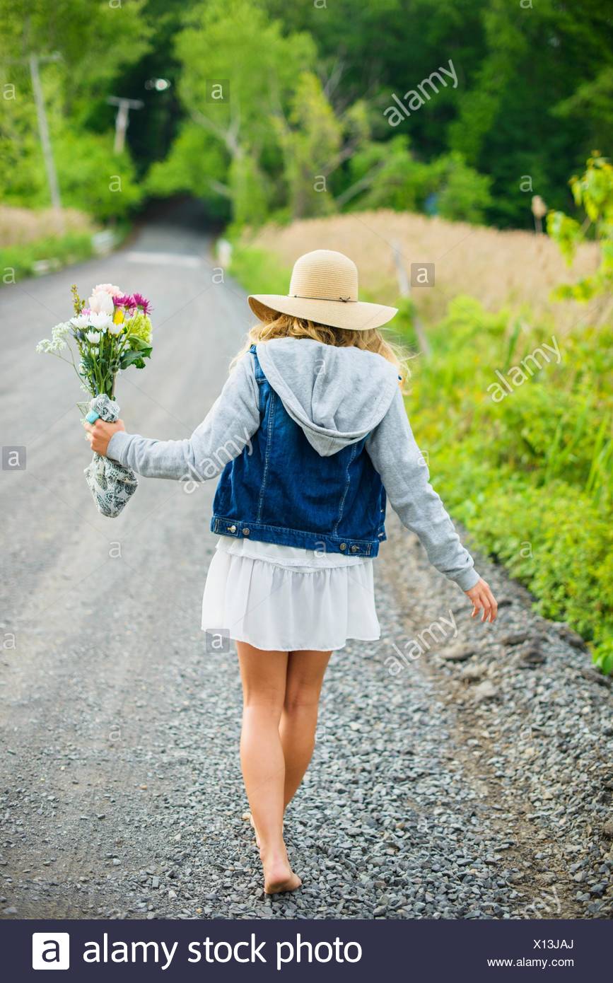 Barefoot Woman Stock Photos & Barefoot Woman Stock Images - Alamy