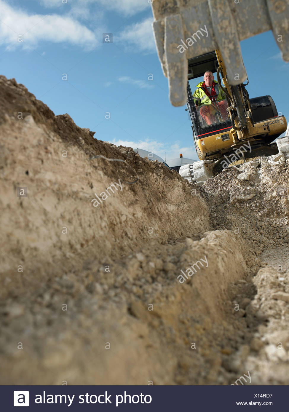 Men Digging Ditch High Resolution Stock Photography and Images - Alamy