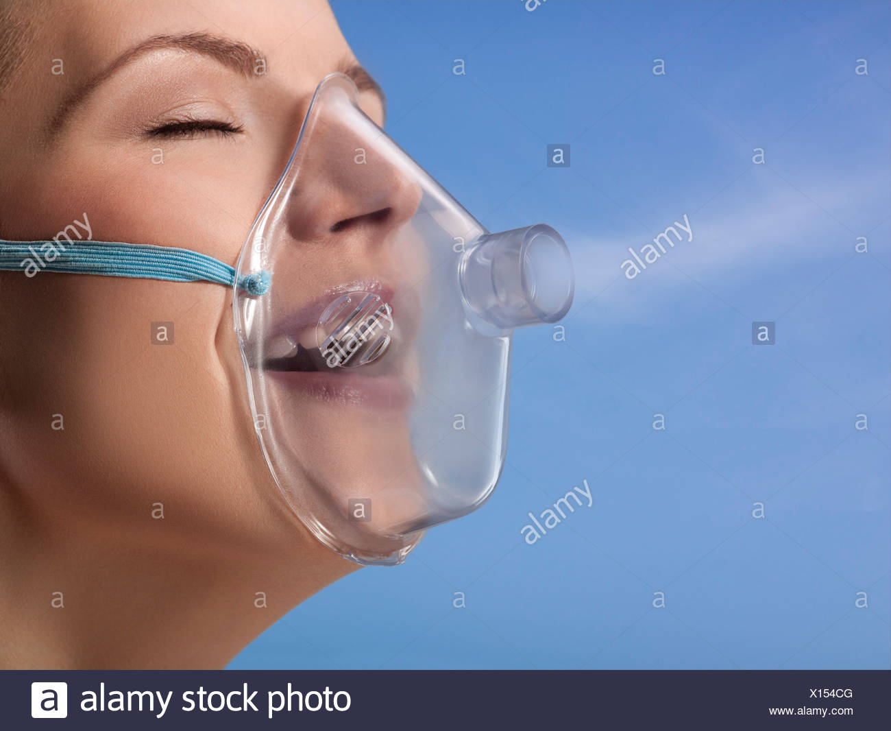Oxygen Mask Stock Photos & Oxygen Mask Stock Images - Alamy