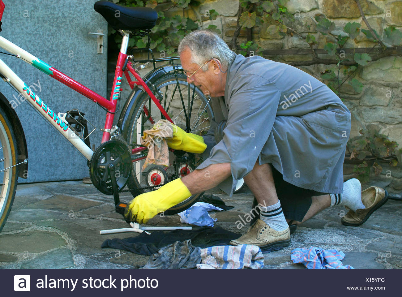 Under Repair Stock Photos & Under Repair Stock Images - Alamy