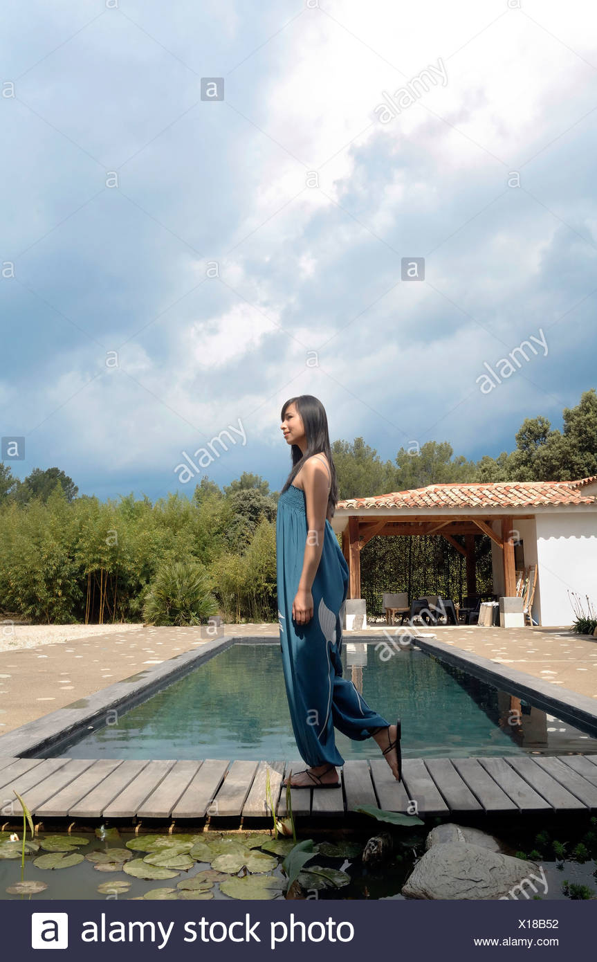 Walking Side Profile High Resolution Stock Photography and Images - Alamy