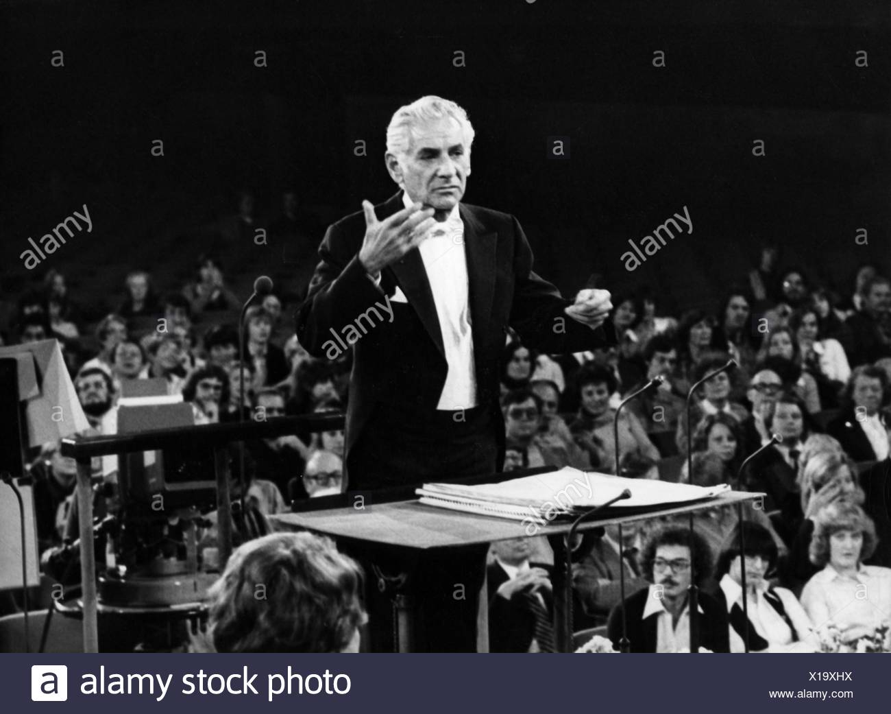 Leonard Bernstein Conducting High Resolution Stock Photography and Images - Alamy