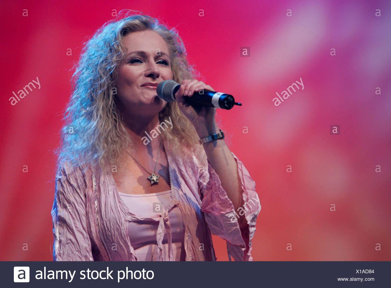 Deutsche Schlagersängerin Stock Photos & Deutsche Schlagersängerin ...
