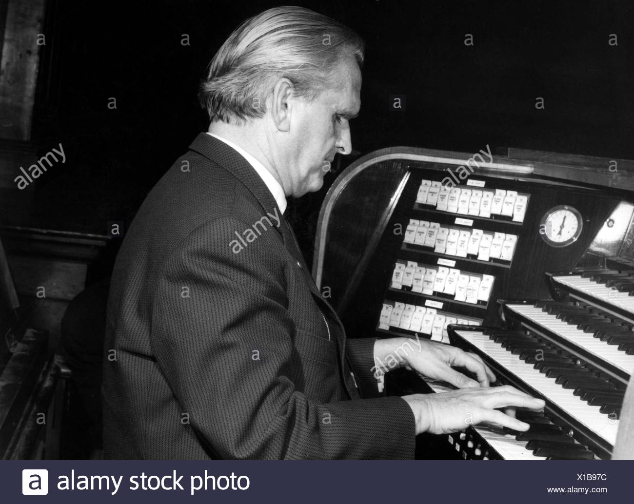 Organist Playing Organ High Resolution Stock Photography and Images - Alamy