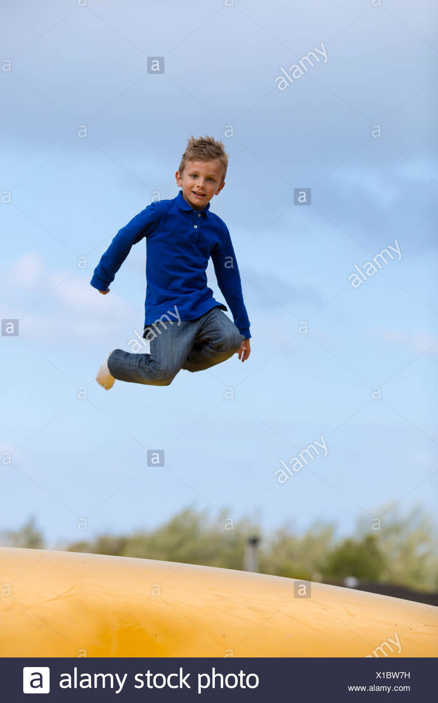 Kids Jumping Up And Down High Resolution Stock Photography and Images ...