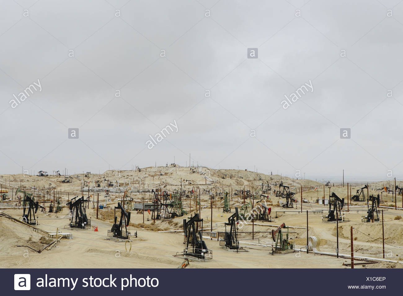 Oil Field Desert High Resolution Stock Photography and Images - Alamy