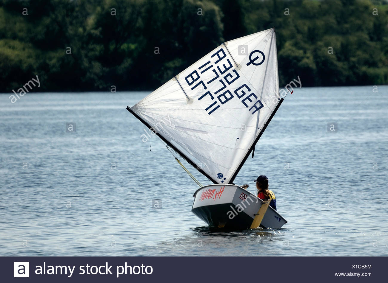 Dinghy Sailing Children Stock Photos & Dinghy Sailing Children Stock ...