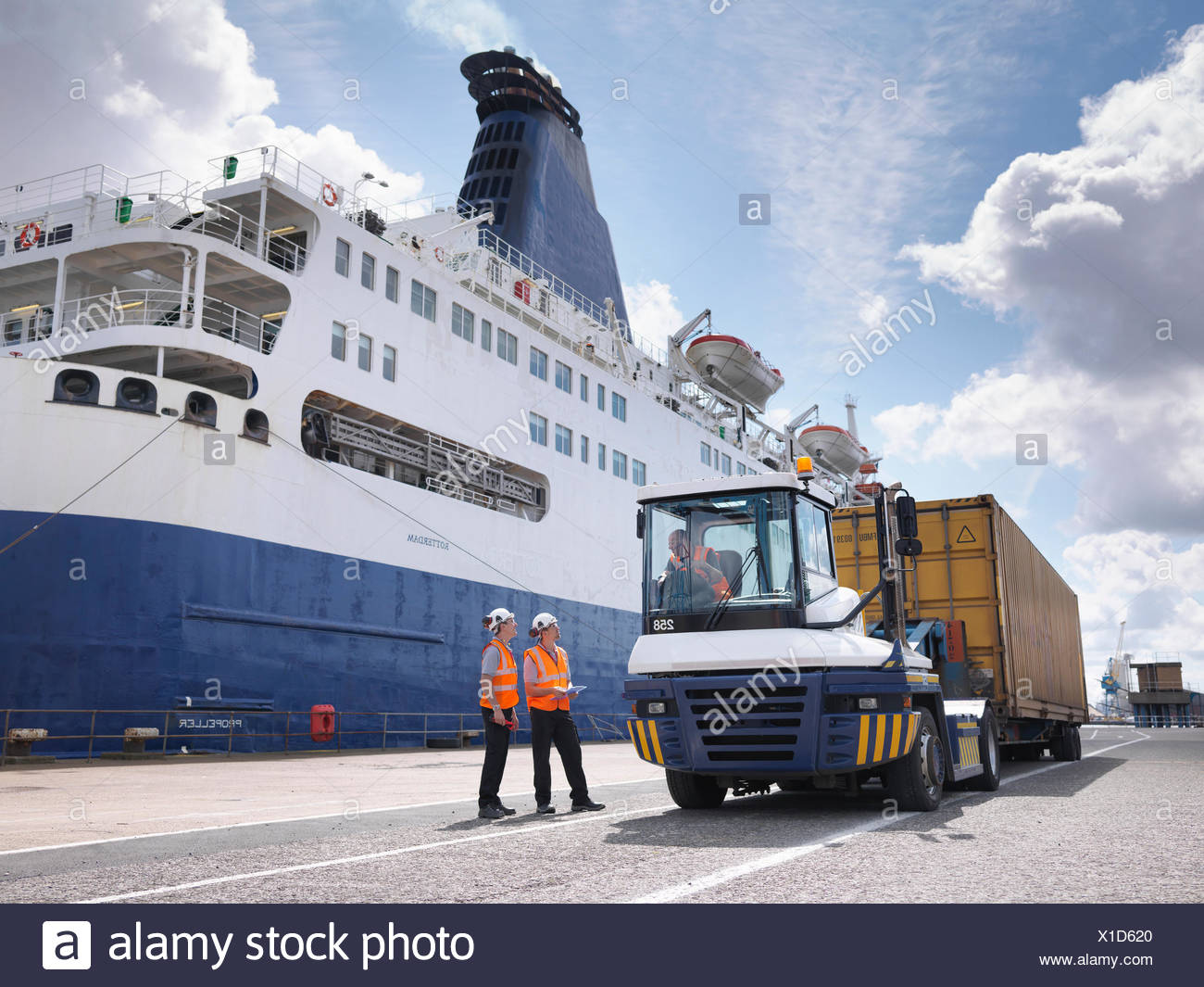 Global Port High Resolution Stock Photography and Images - Alamy