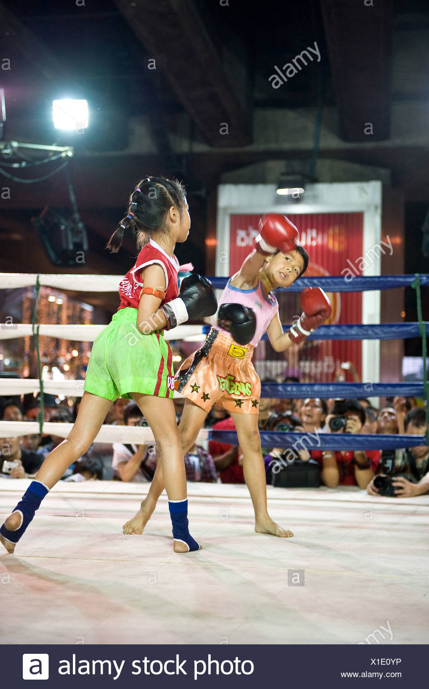 Boxing Ring Girls High Resolution Stock Photography and Images - Alamy