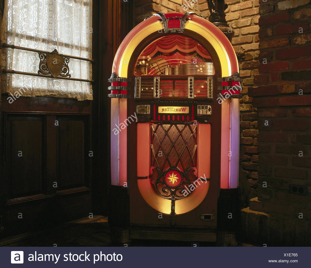 Wurlitzer Jukebox High Resolution Stock Photography and Images - Alamy
