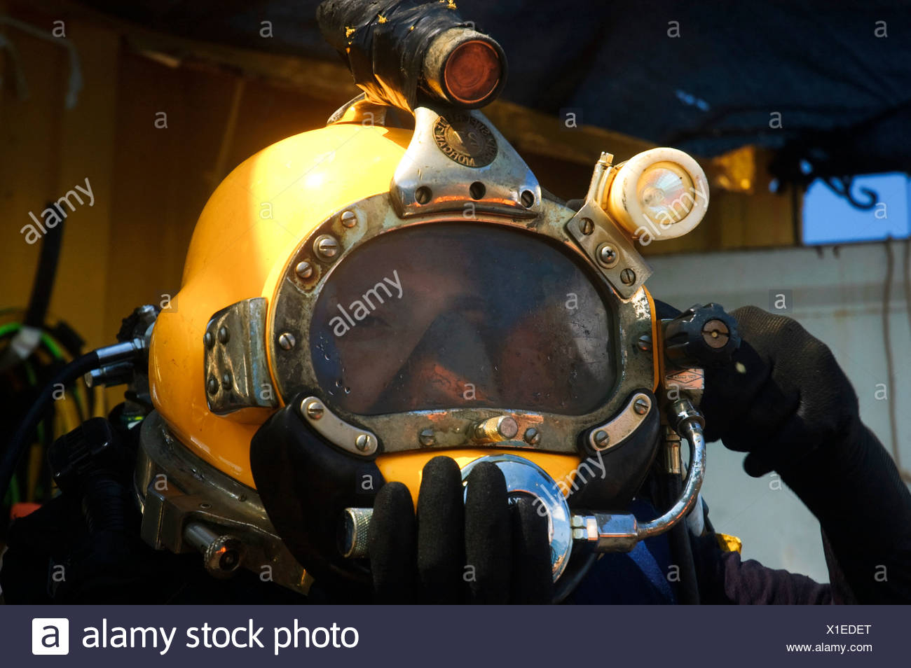 Helmet Diving Suit Stock Photos & Helmet Diving Suit Stock Images - Alamy