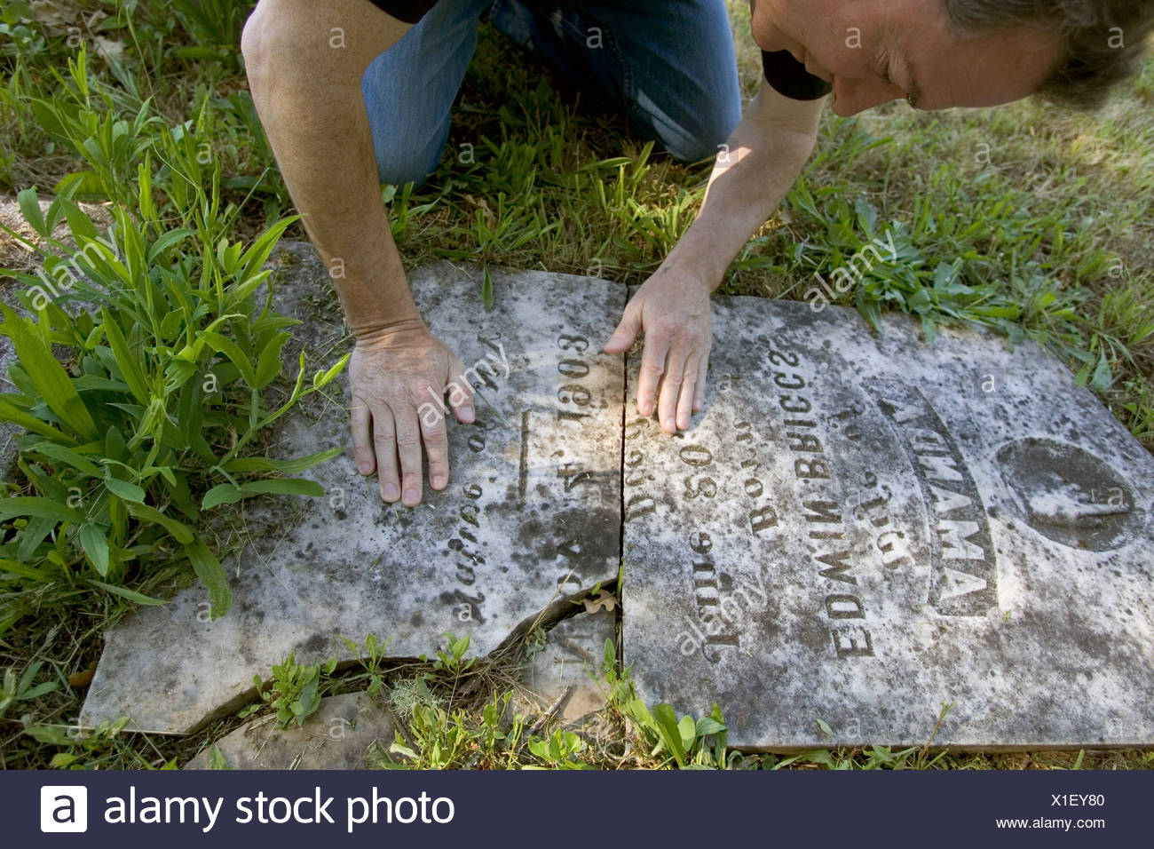 Broken Headstone High Resolution Stock Photography and Images - Alamy