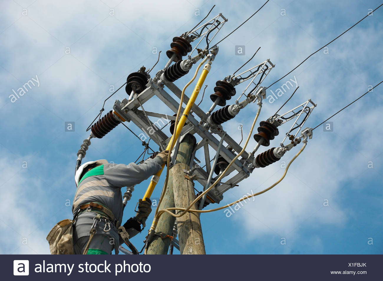 Powerline Worker Stock Photos & Powerline Worker Stock Images - Alamy