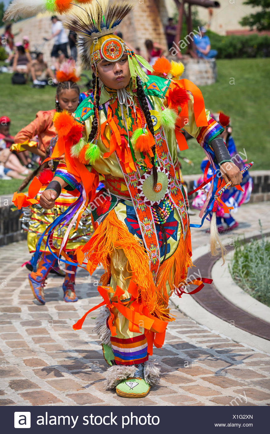 First Nations Powwow Dancers Stock Photos & First Nations Powwow ...