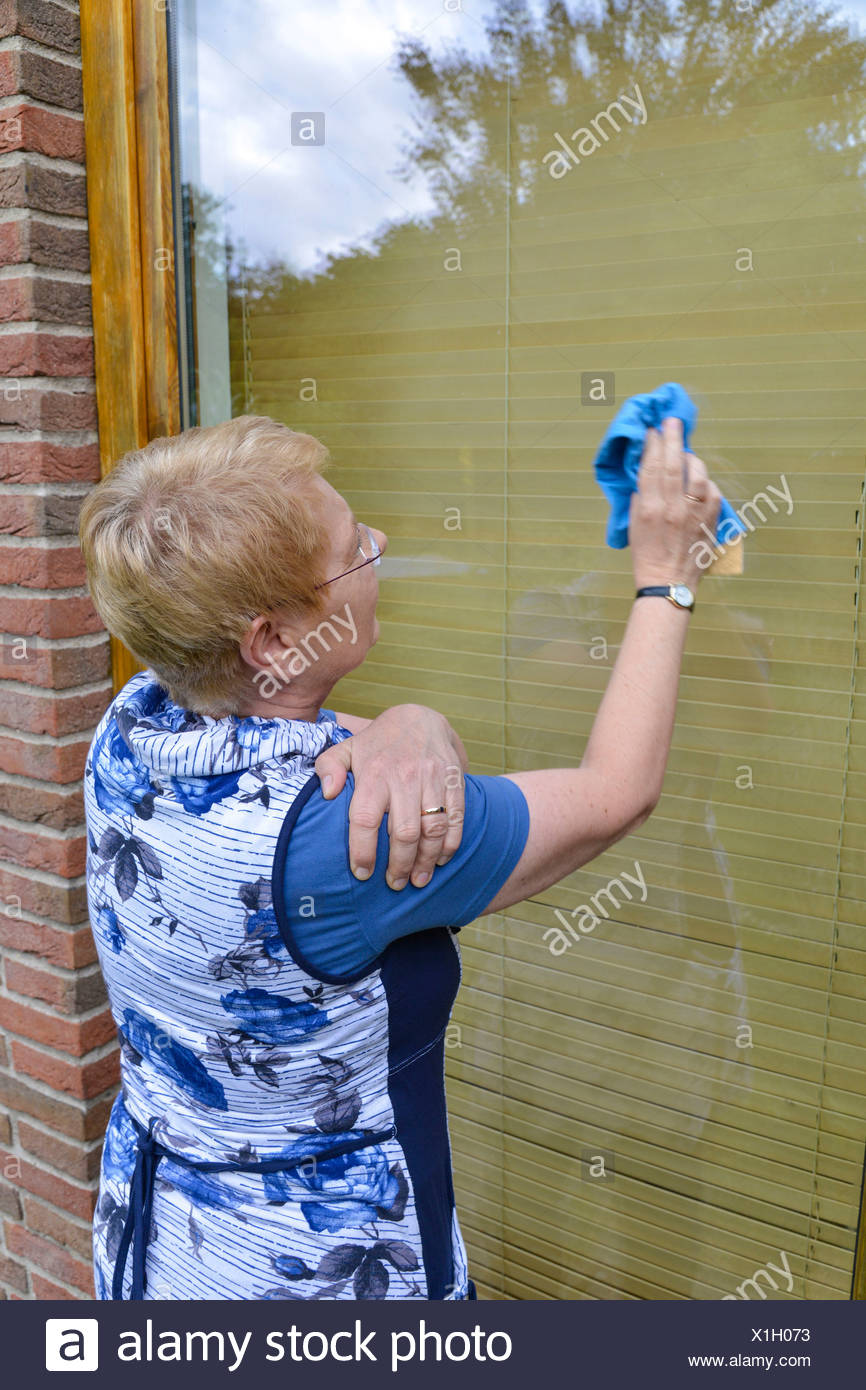 Shoulder Pain Not Shirtless High Resolution Stock Photography and ...