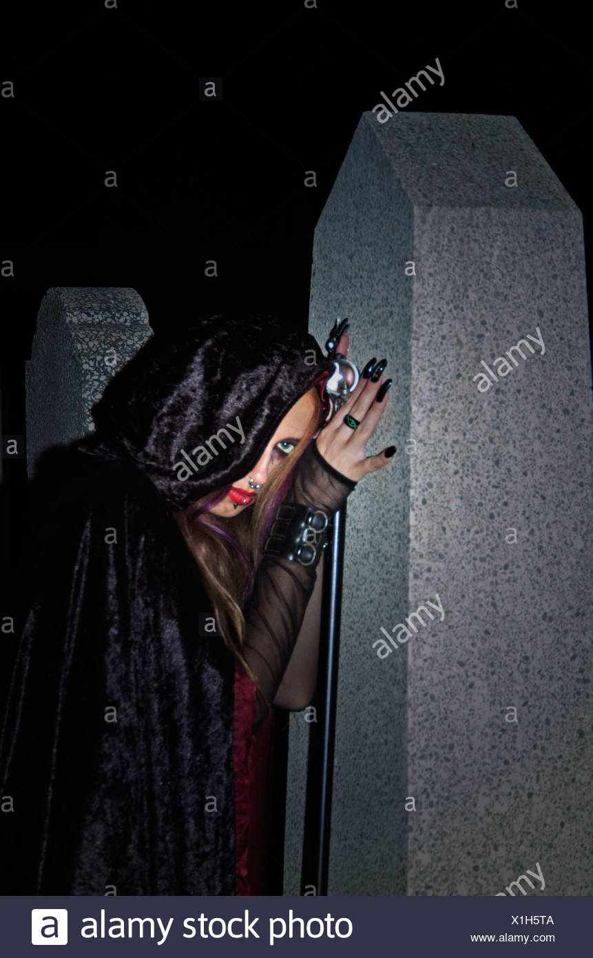 Female Vampire Cemetery Stock Photos & Female Vampire Cemetery Stock ...