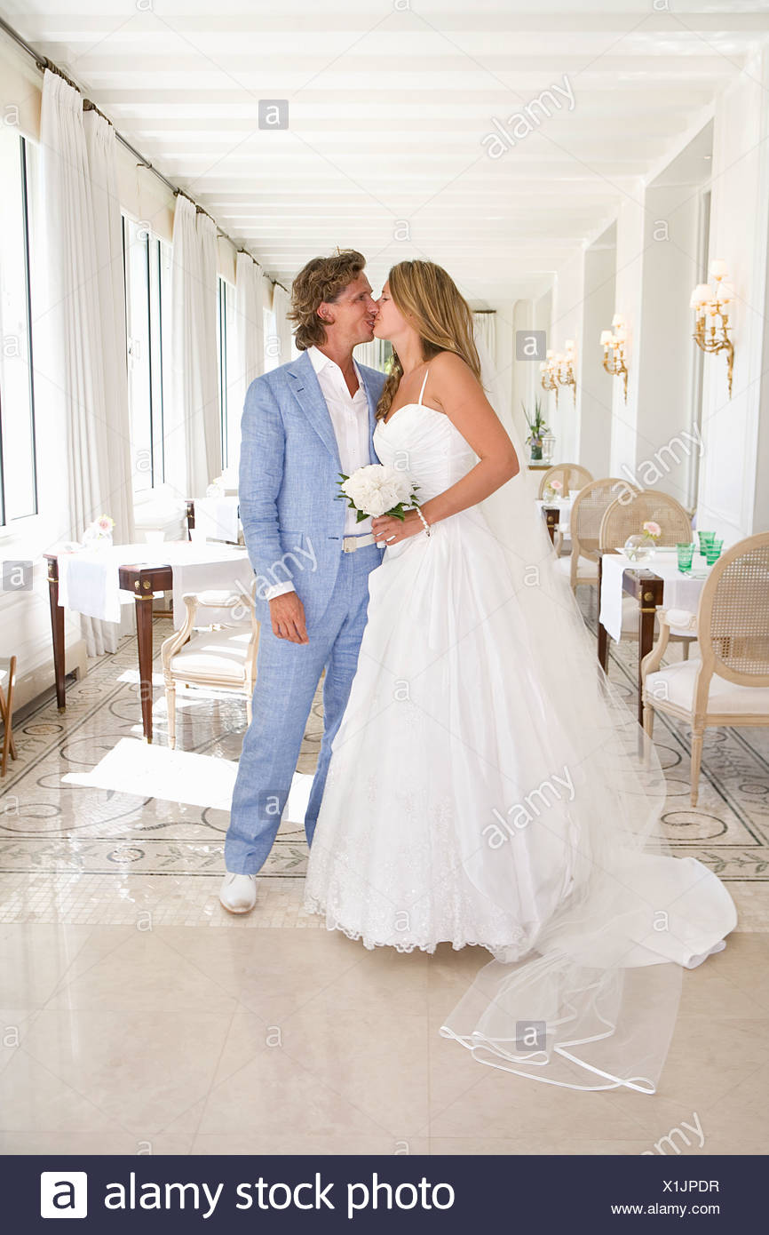 Bride And Groom Kissing High Resolution Stock Photography and Images ...