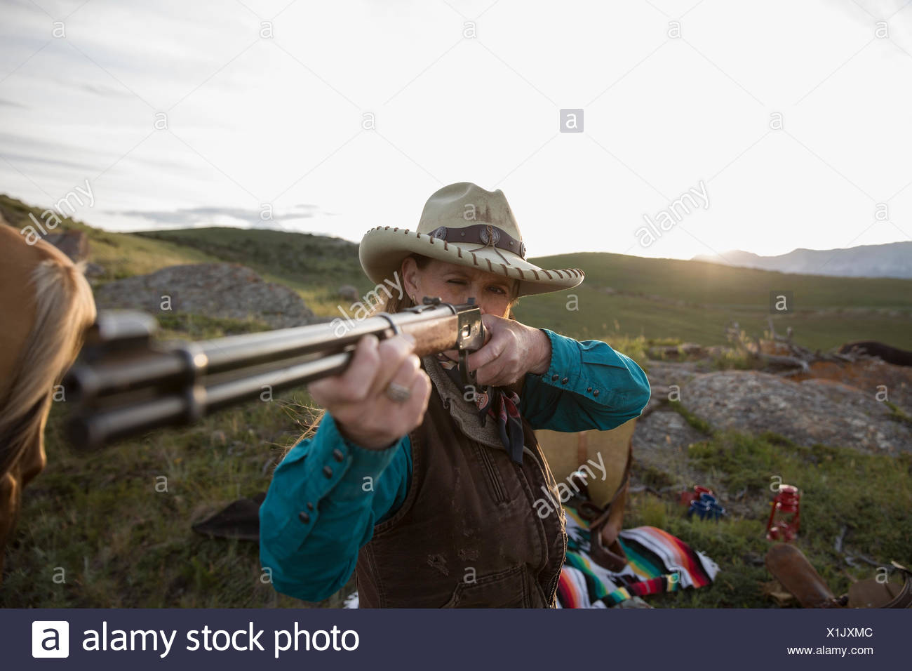 Woman Pointing Gun Stock Photos & Woman Pointing Gun Stock Images - Alamy