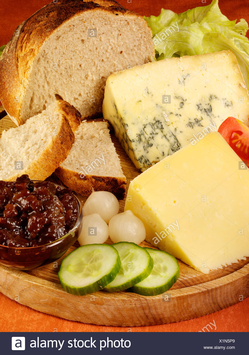 Traditional Cheese Ploughmans Lunch Cheddar Stock Photos & Traditional ...