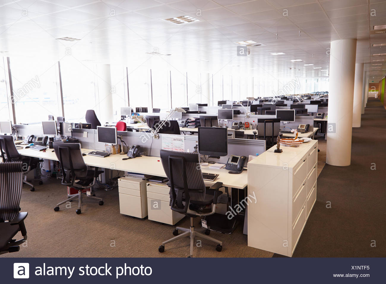 Empty Large Open Plan Office Stock Photos & Empty Large Open Plan ...