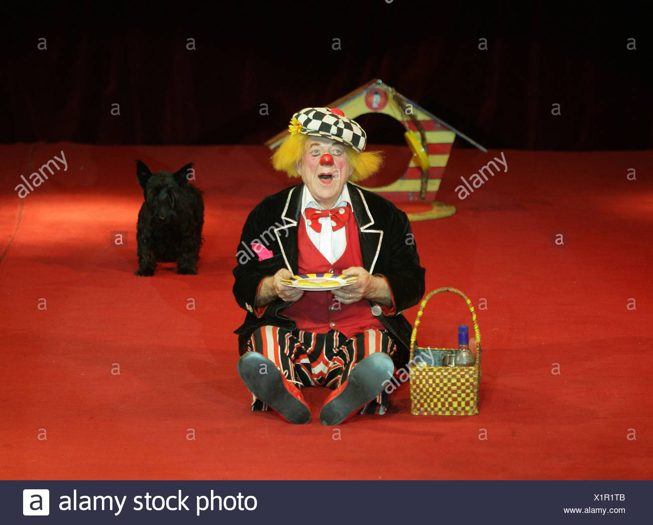 Tightrope Dance High Resolution Stock Photography and Images - Alamy