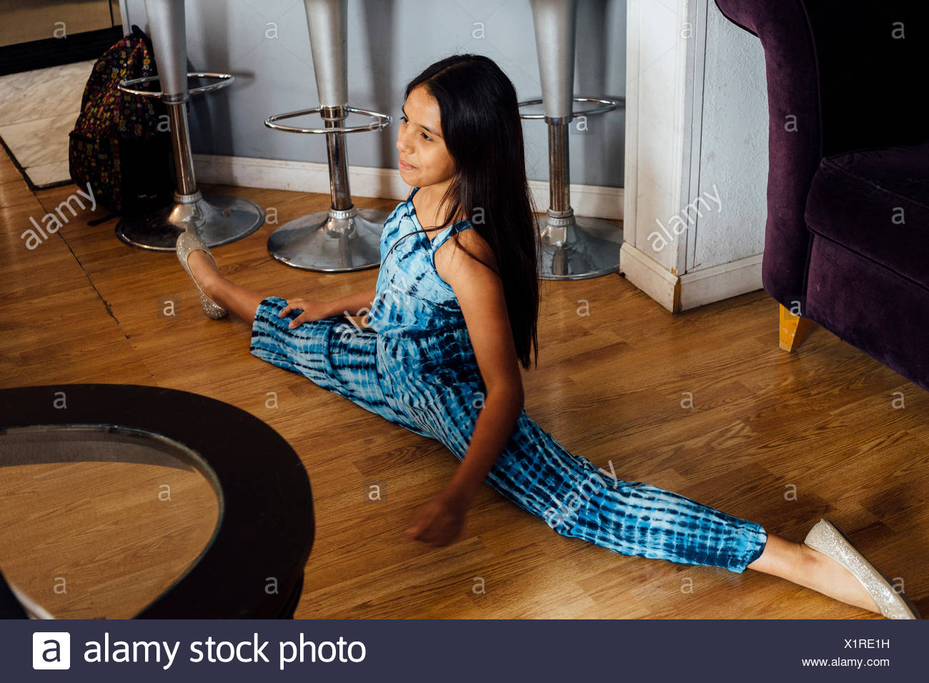 Girl Doing Splits High Resolution Stock Photography and Images - Alamy