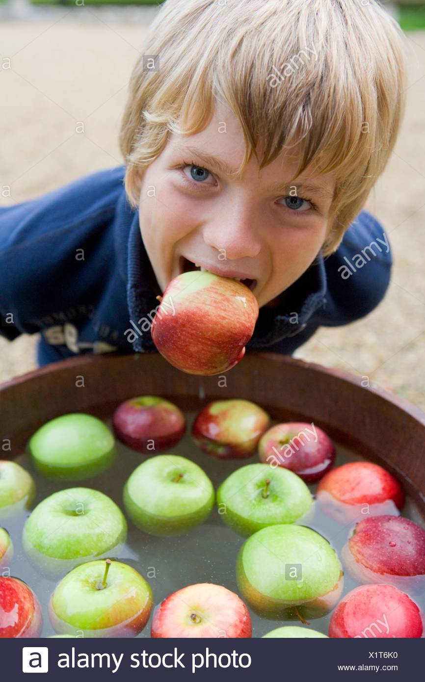 Apple To Apples Game High Resolution Stock Photography and Images - Alamy