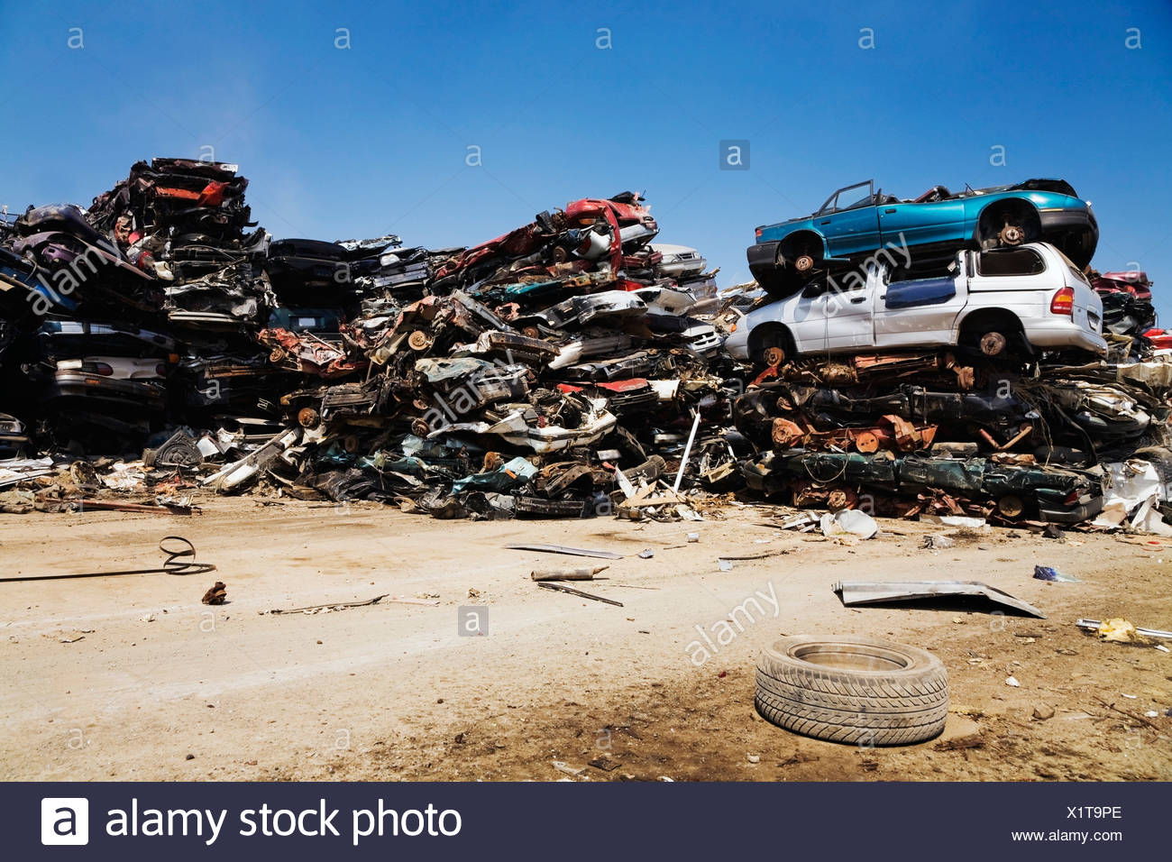 Crushed Motor Vehicles High Resolution Stock Photography and Images - Alamy