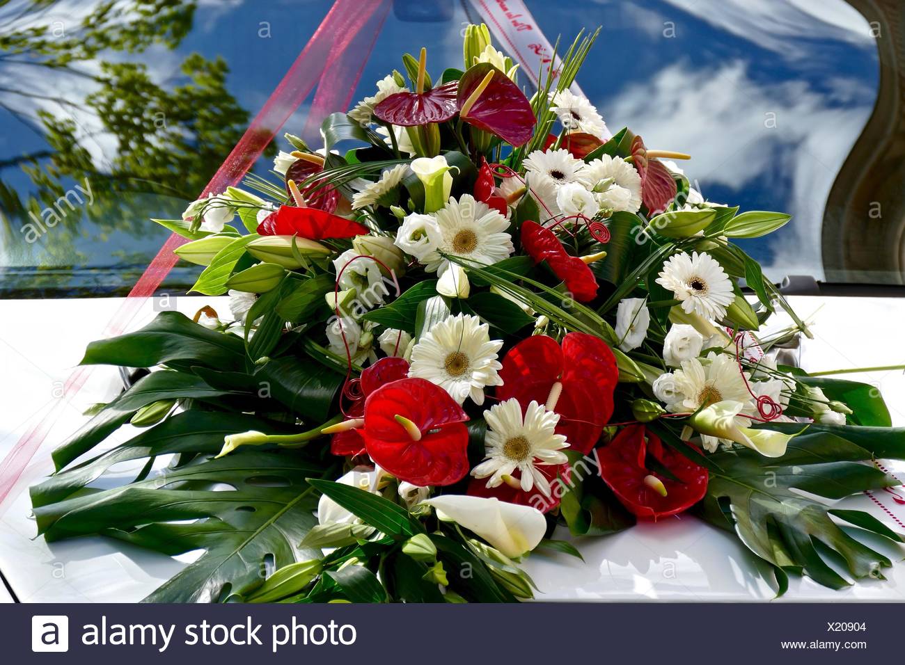Car Decorated With Flowers High Resolution Stock Photography and Images ...