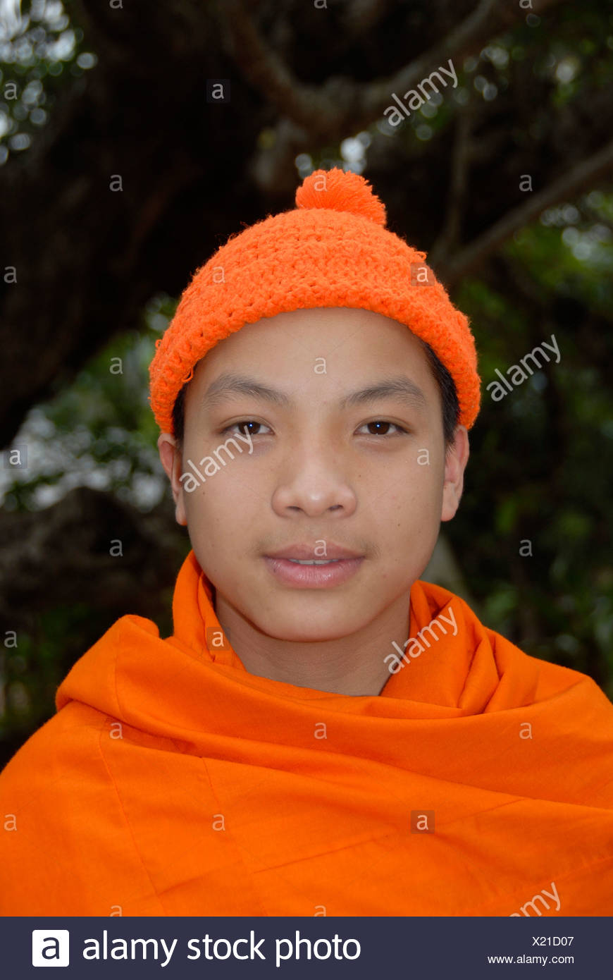 Buddhist Monk Wearing Robe High Resolution Stock Photography and Images ...