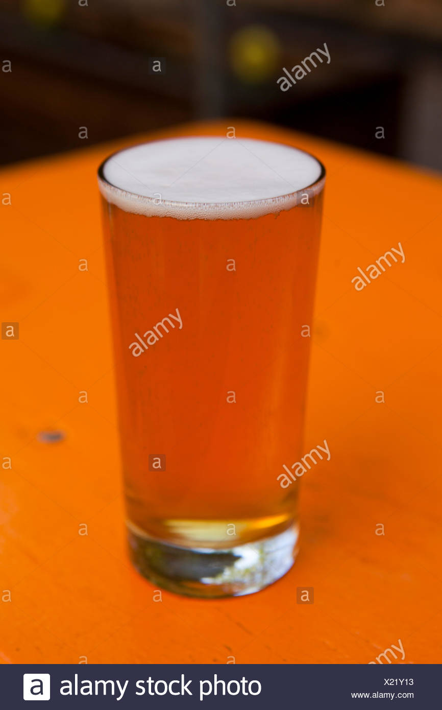 Half Pint Of Beer Stock Photos & Half Pint Of Beer Stock Images - Alamy
