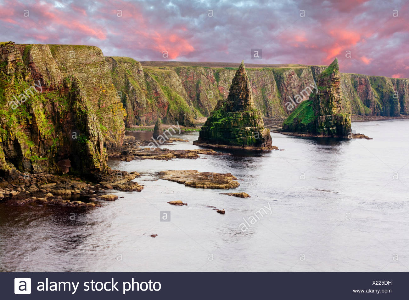 Stacks Of Duncansby High Resolution Stock Photography and Images - Alamy