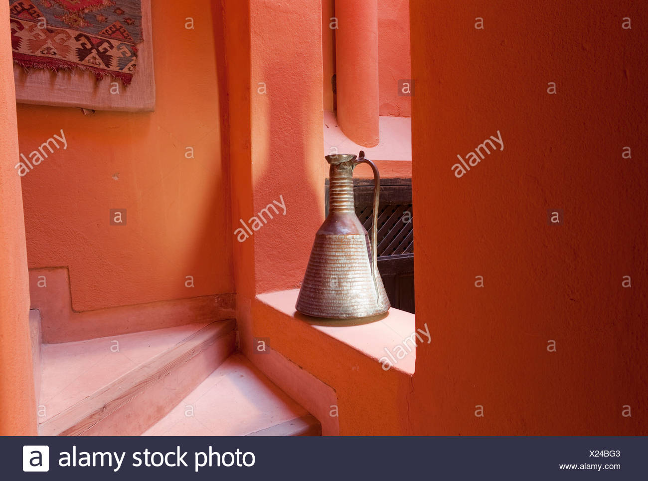 African Water Pot High Resolution Stock Photography and Images - Alamy