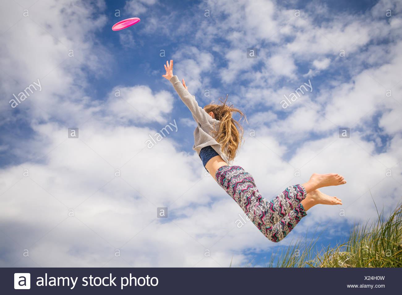 Person Throwing Frisbee High Resolution Stock Photography and Images ...