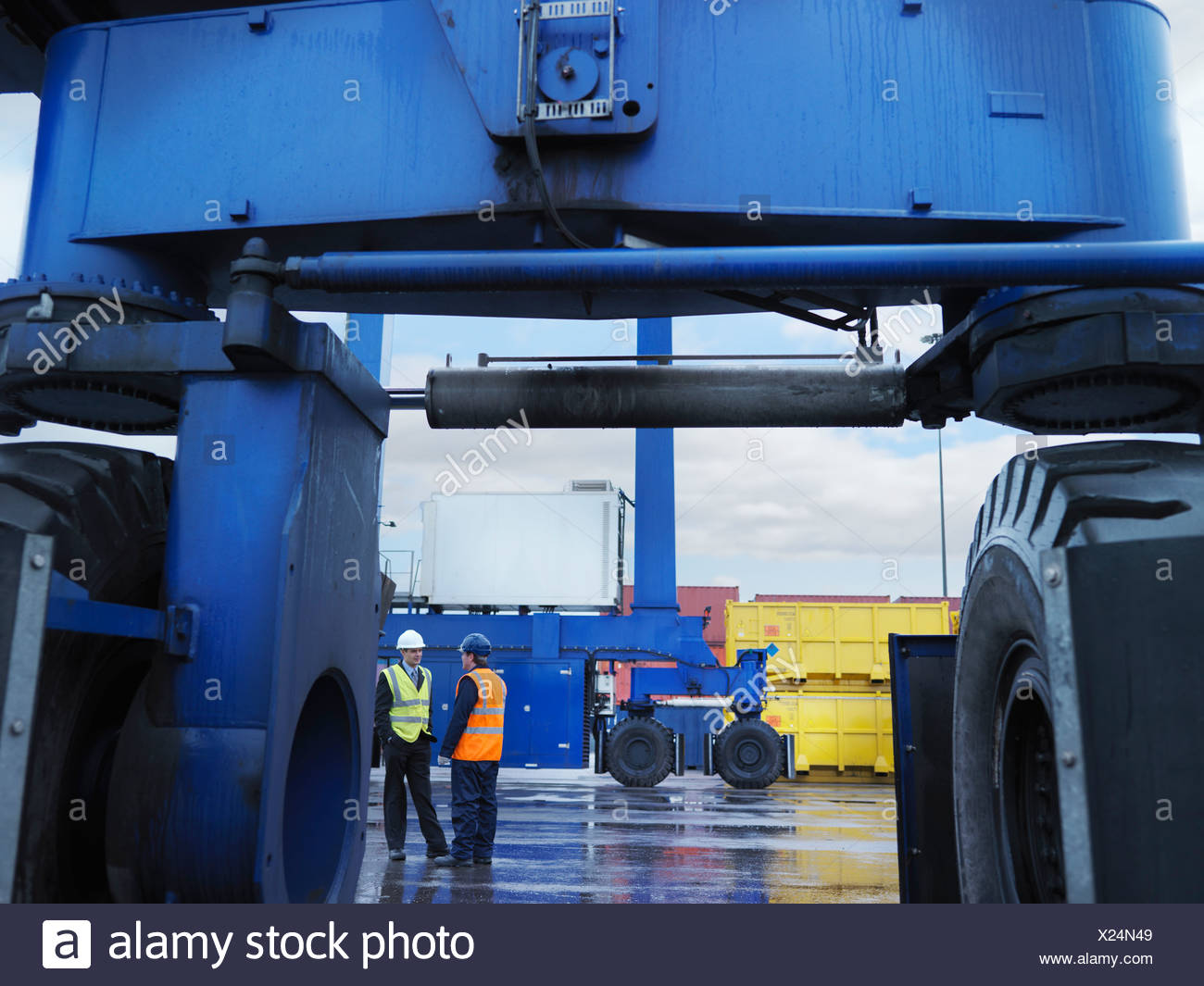 Dock Workers At Port High Resolution Stock Photography and Images - Alamy