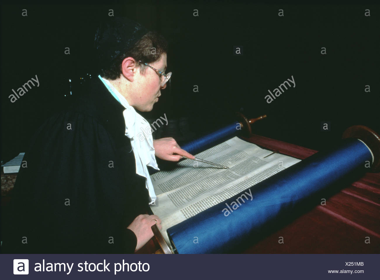 Rabbi Torah Stock Photos & Rabbi Torah Stock Images - Alamy