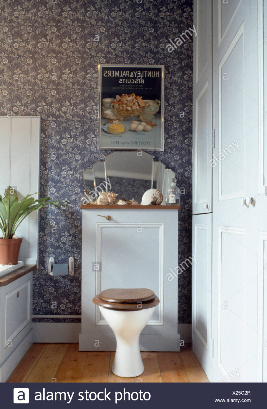 Retro Toilet High Resolution Stock Photography and Images - Alamy