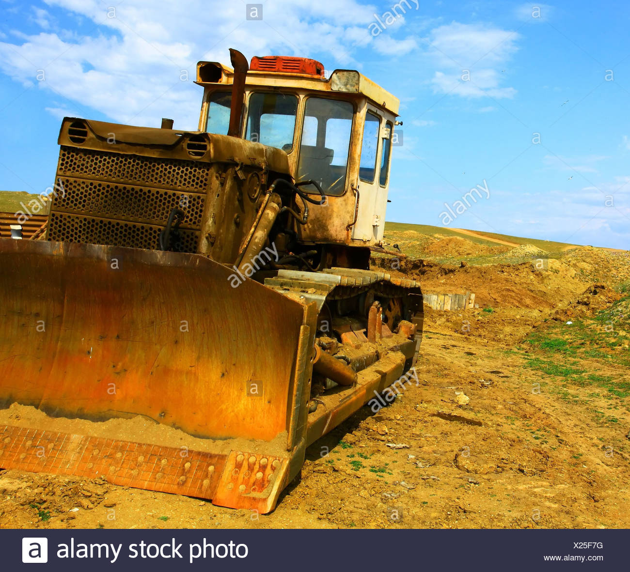 Old Bulldozer High Resolution Stock Photography and Images - Alamy
