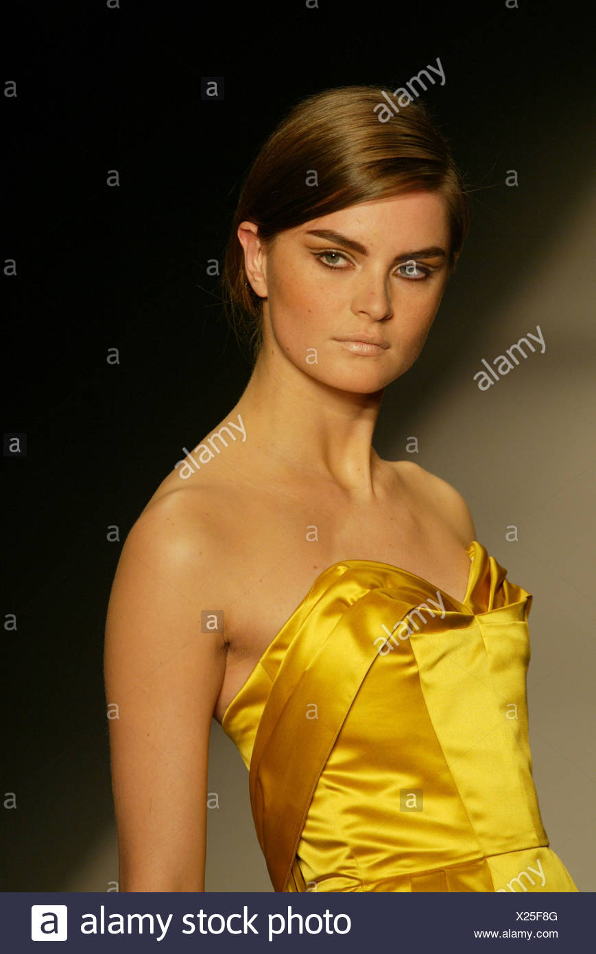 Woman Wearing Basque Stock Photos & Woman Wearing Basque Stock Images ...